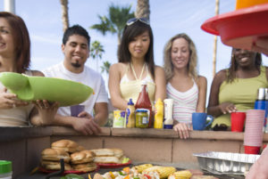 line up、get in line、queueの違いは？ 並ぶ、行列という意味の英語